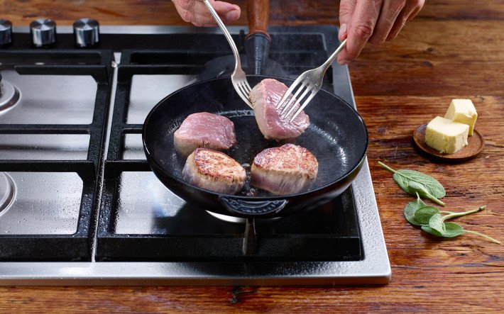 Kalbsmedaillon auf den Punkt braten - Schweizer Fleisch